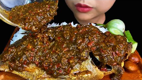 EATING SPICY WHOLE FISH||FRIED FISH WITH ROSELLE LEAVES